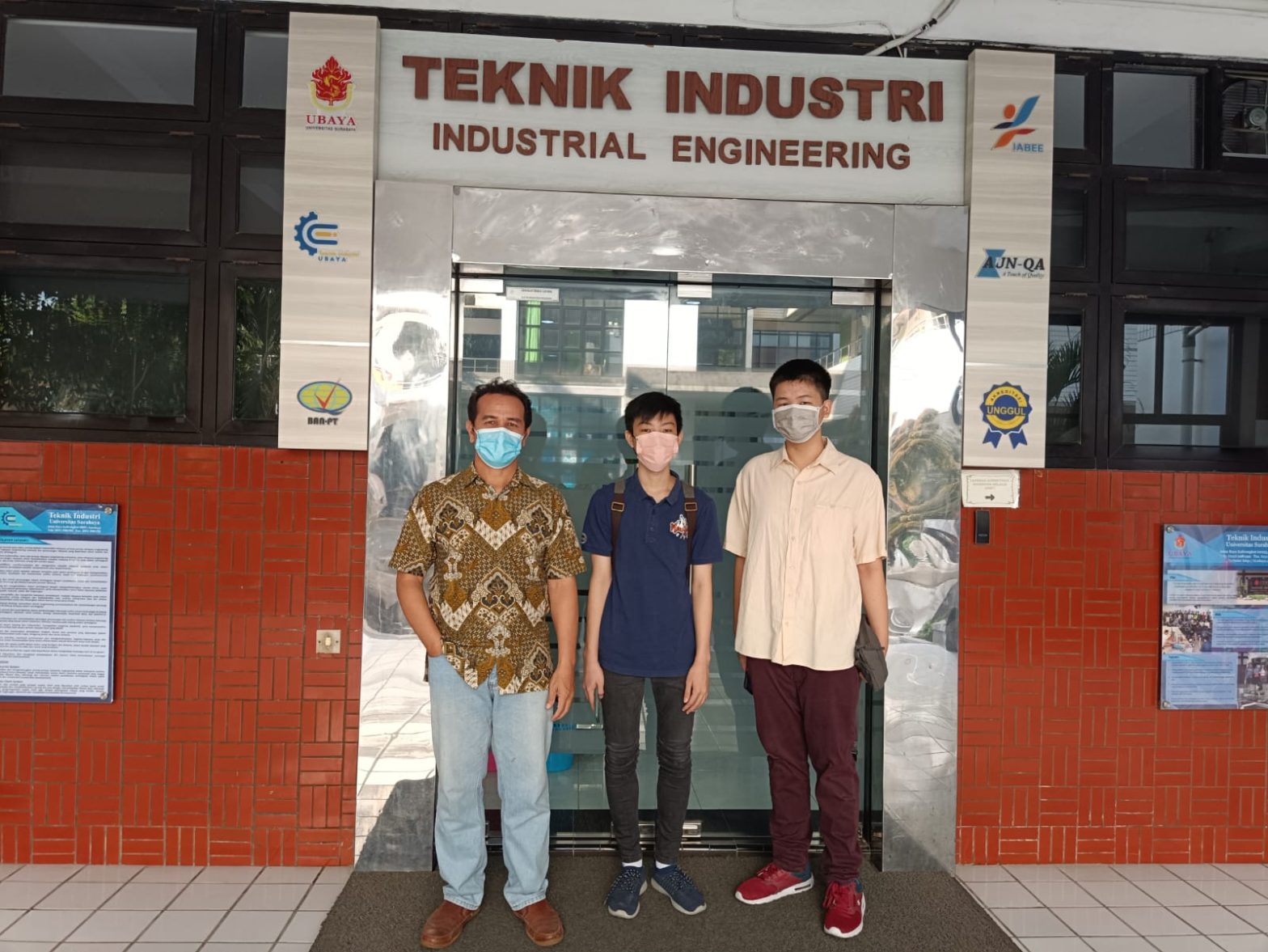 Dosen Teknik Industri Mengenalkan Profesi Dosen Matematika ke Siswa Little Sun Surabaya - Teknik ...